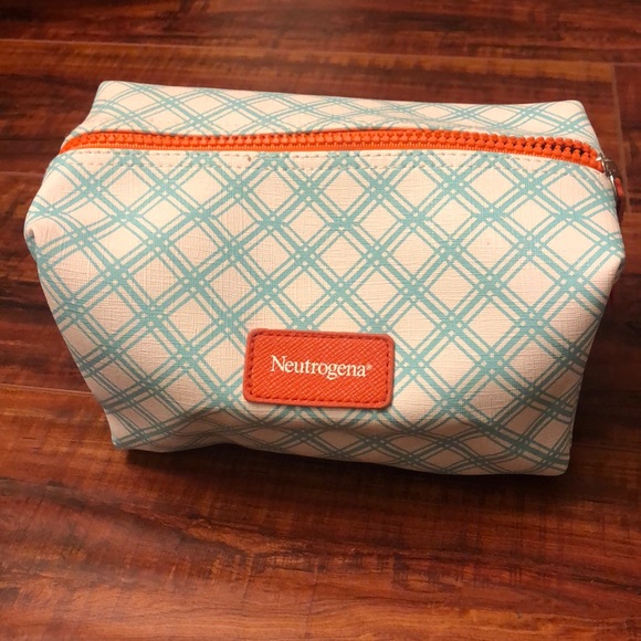 Neutrogena | Bags | Neutrogena Makeup Bag | Poshmark